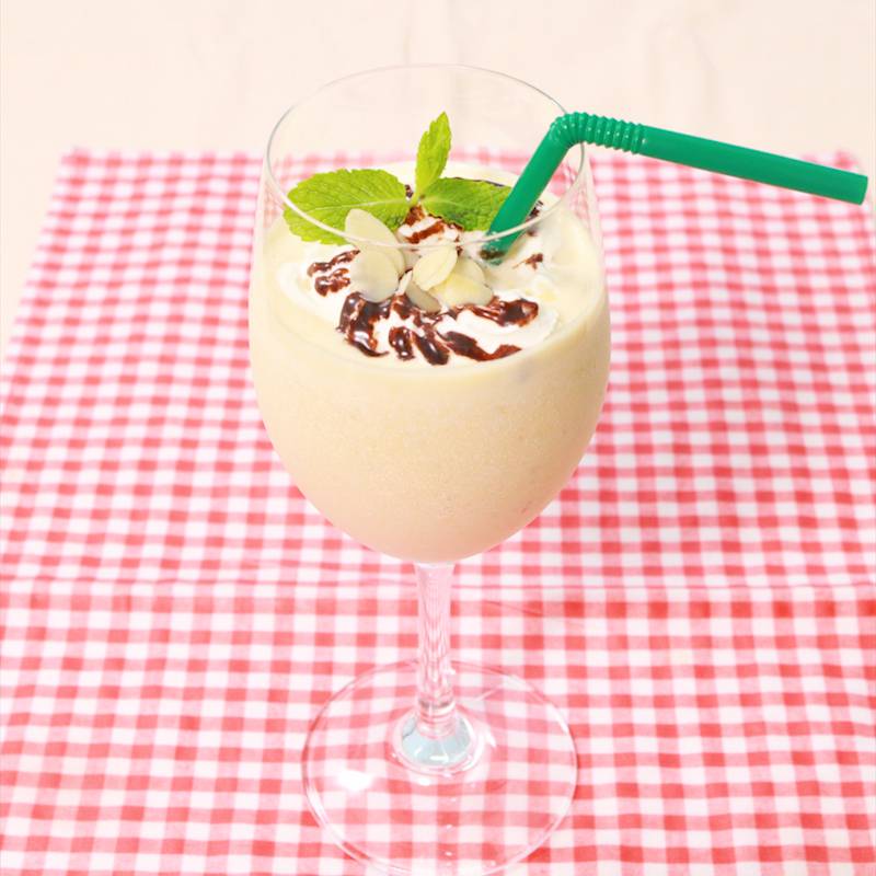 Rich! Banana Japanese Pudding (Purin) Milkshake | Kurashiru